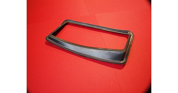 Classic Mini Mk2 & Mk3 Rear Lamp to Body Seal Right Hand Side 37H2690 ...